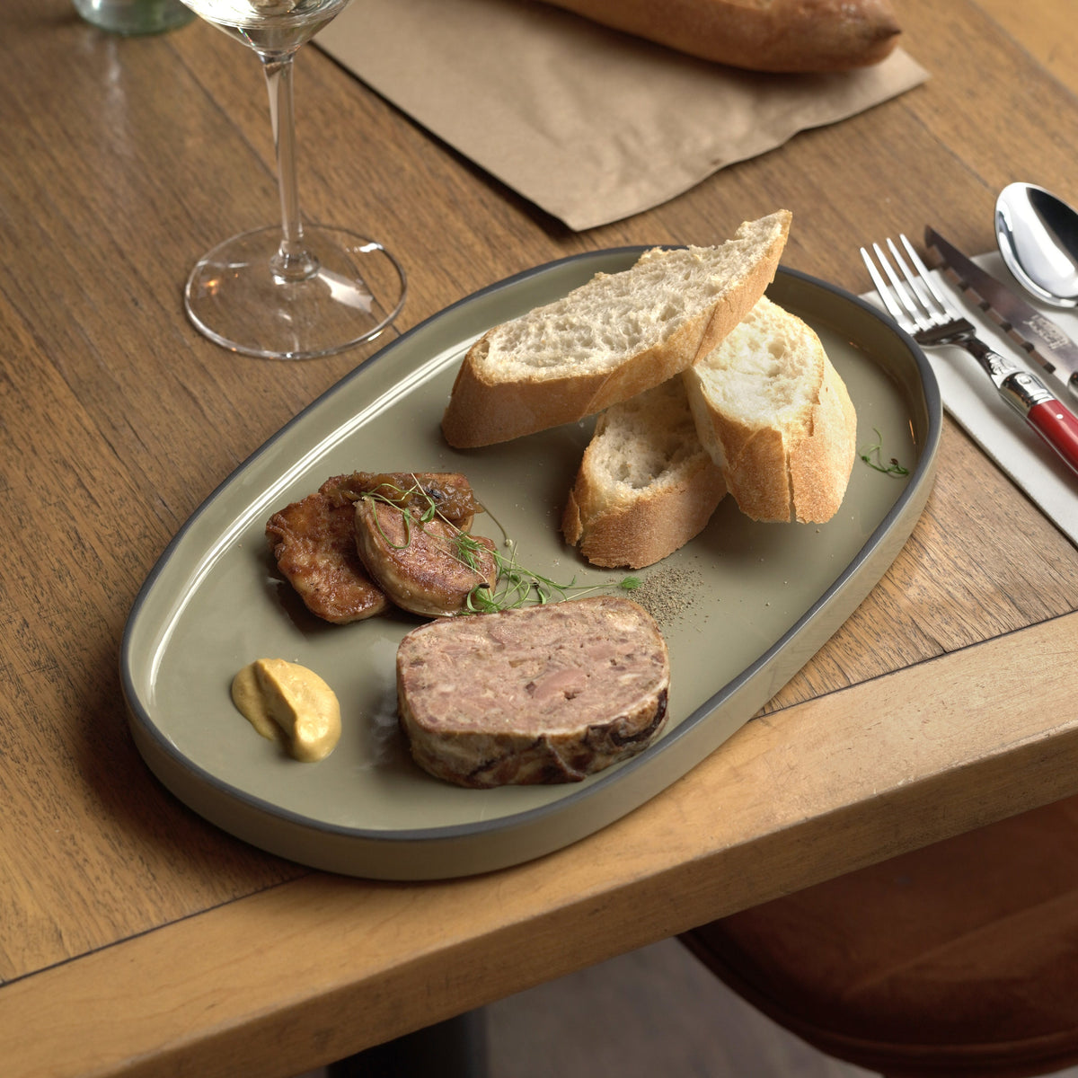 REVOL CARACTERE PLATO OVALADO – Wine&House